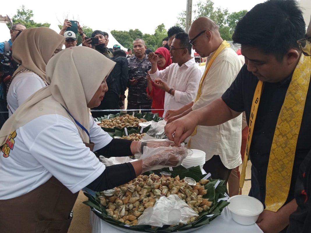 Pesta Gonggong Jadi Magnet, 12 Ribu Wisatawan Padati Desa Busung Bintan ...
